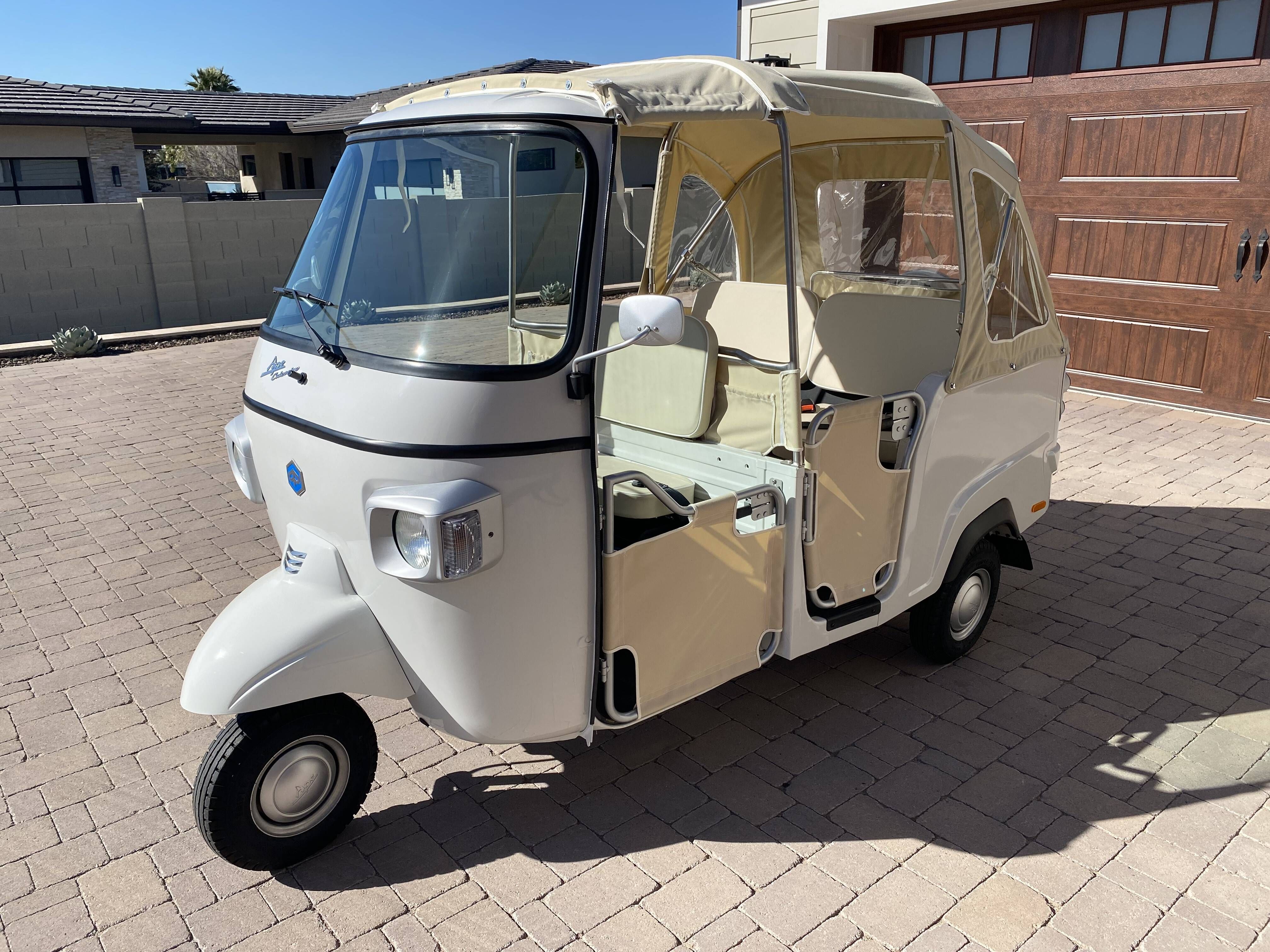 Sold - 2018 Piaggio Ape Calessino 3-wheel, 3-person scooter - Hemmings.com